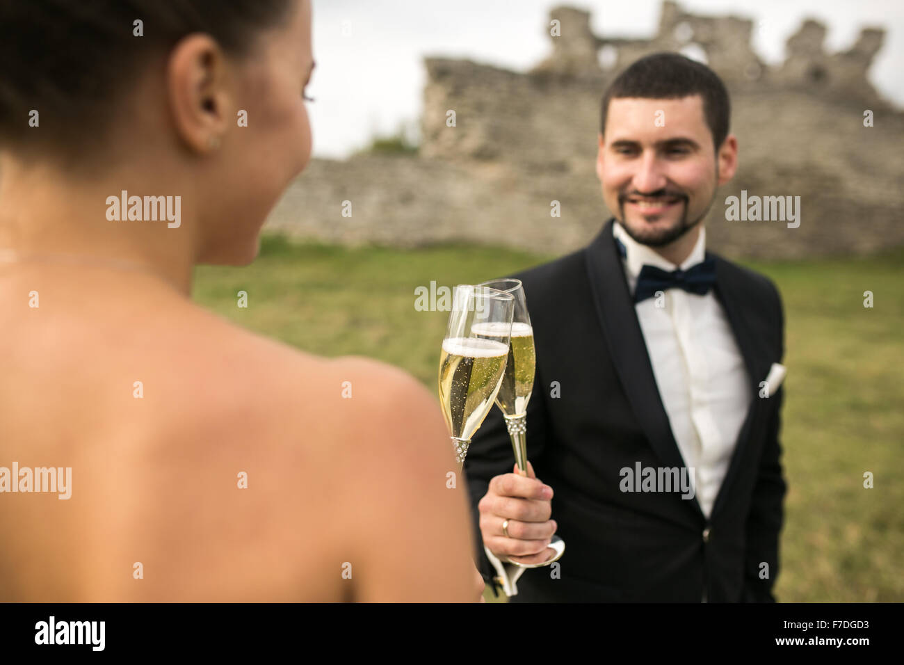 Couple clink glasses hi-res stock photography and images - Alamy