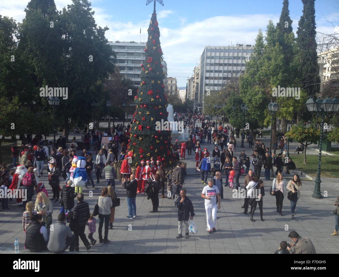 Athens, Greece. 29th Nov, 2015. Santas from all over the world gathered ...