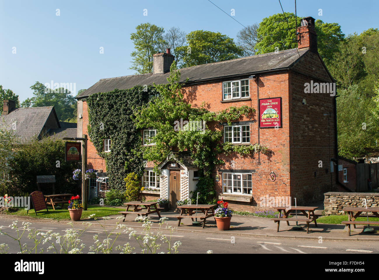 The Peartree Inn, Hook Norton, Oxfordshire, England, UK Stock Photo - Alamy
