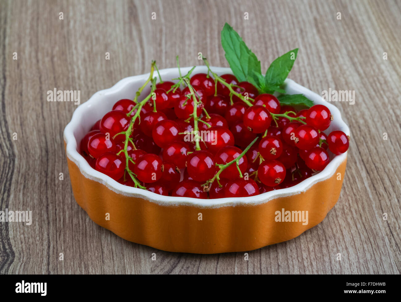 Fresh bright Red currant on the wood background with mint leaves Stock ...