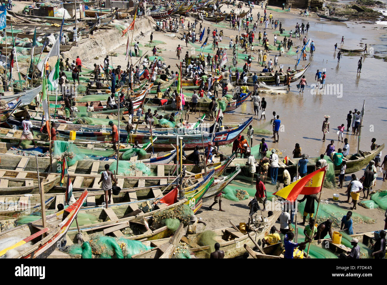 Ghanaian fishing boats hi-res stock photography and images - Alamy