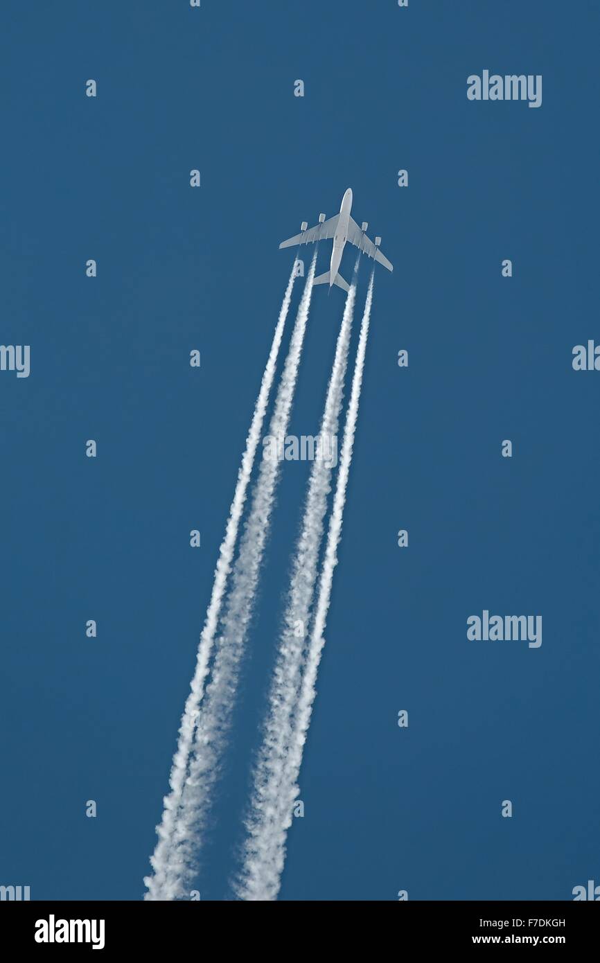 Plane at cruising altitude Stock Photo - Alamy