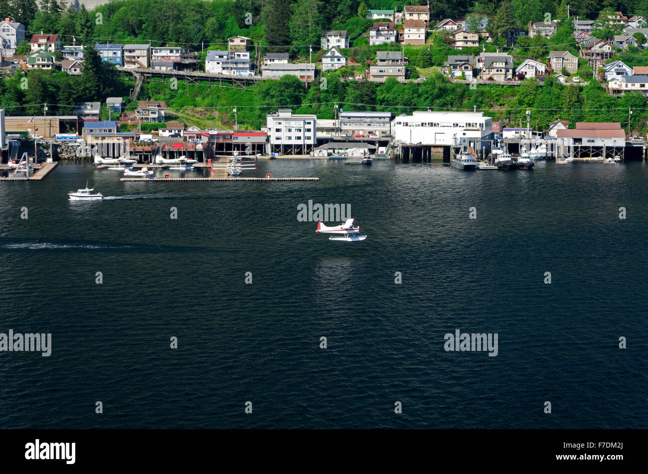 Sea plane comes in for a landing on North Ketchikan water front in ...