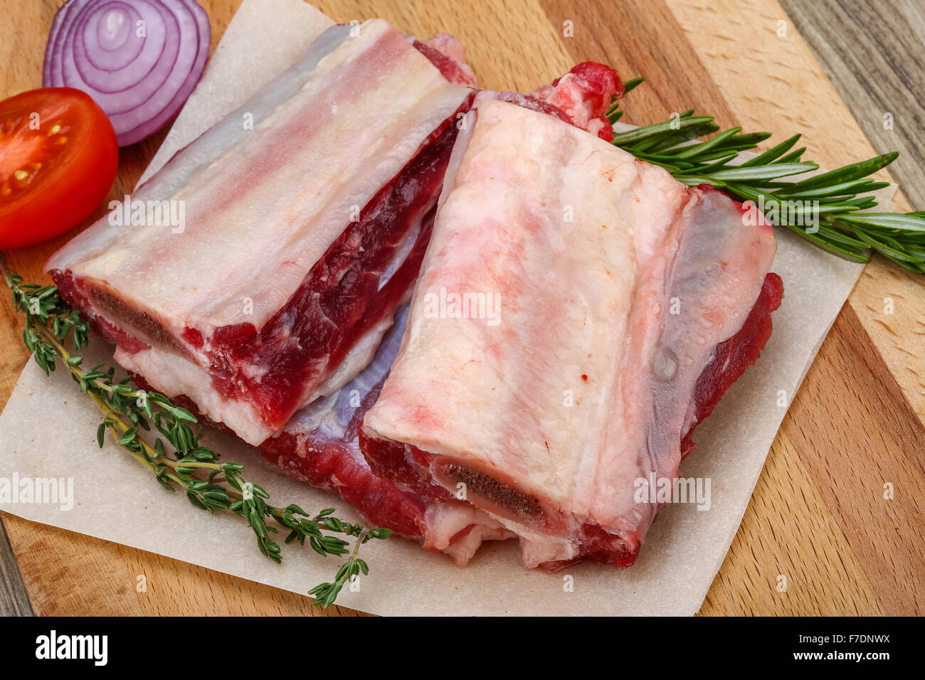 Raw beef ribs with rosemary and thyme - ready for cooking Stock Photo - Alamy