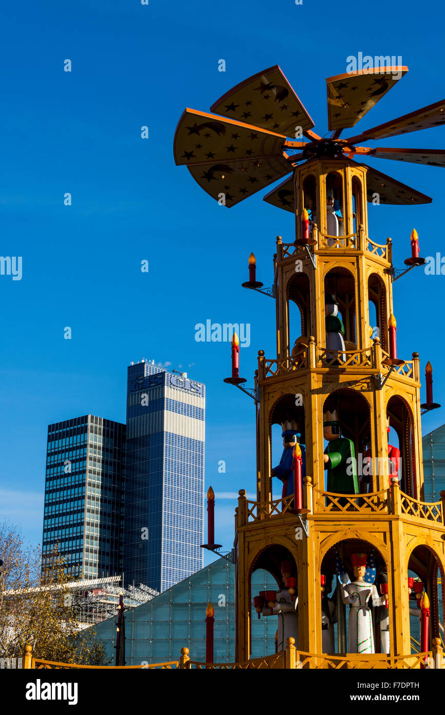 Manchester cathedral gardens hi-res stock photography and images - Alamy