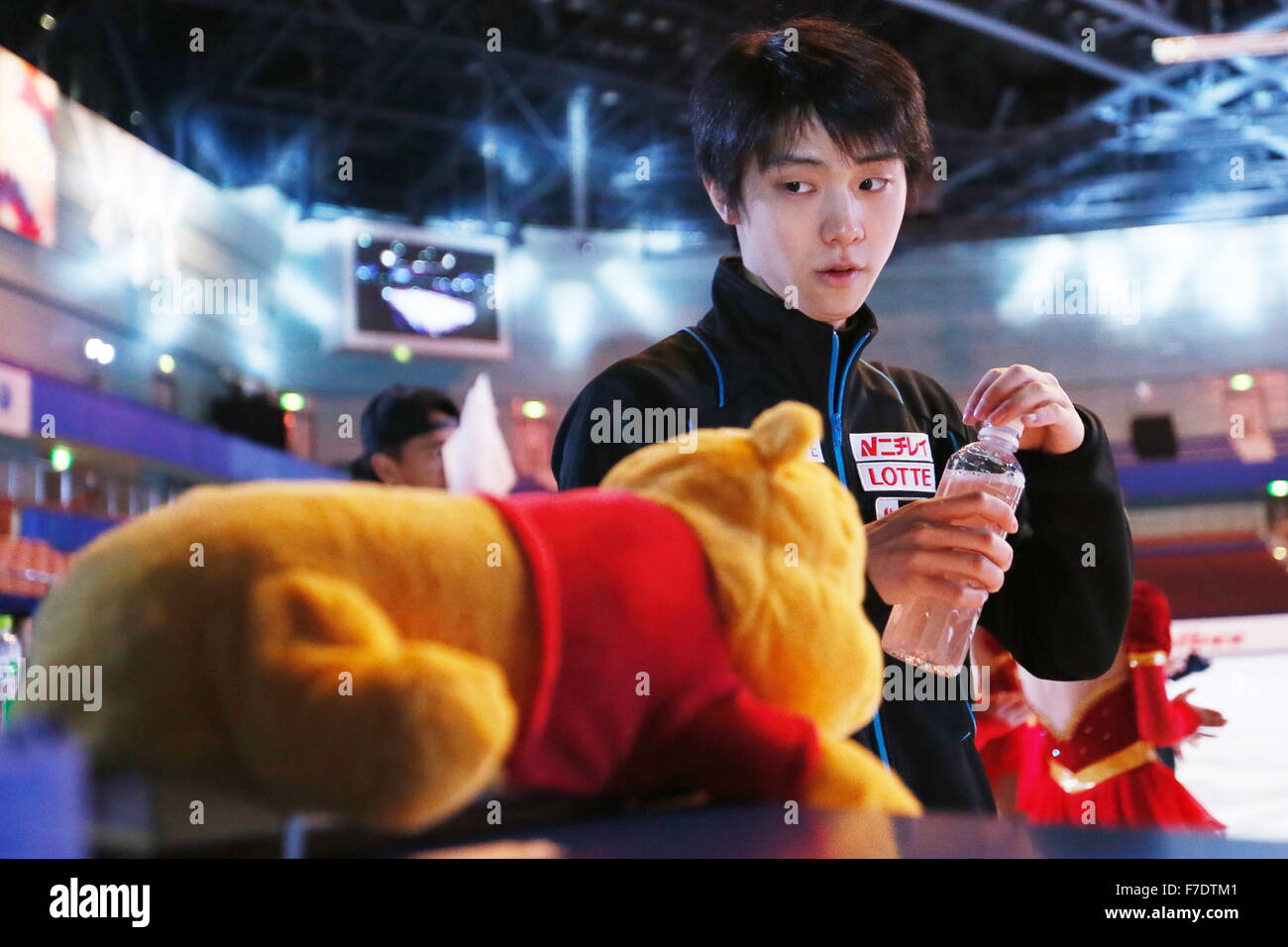 Big Hat, Nagano, Japan. 29th Nov, 2015. Winnie the Pooh, Yuzuru Hanyu ...