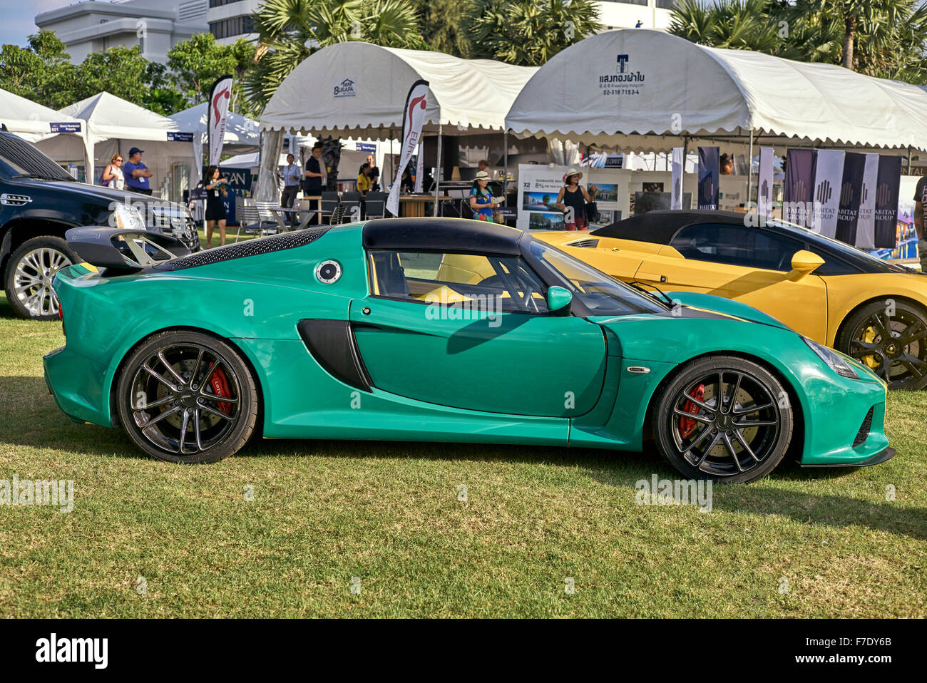 Lotus Exige V6 British green super car Stock Photo - Alamy