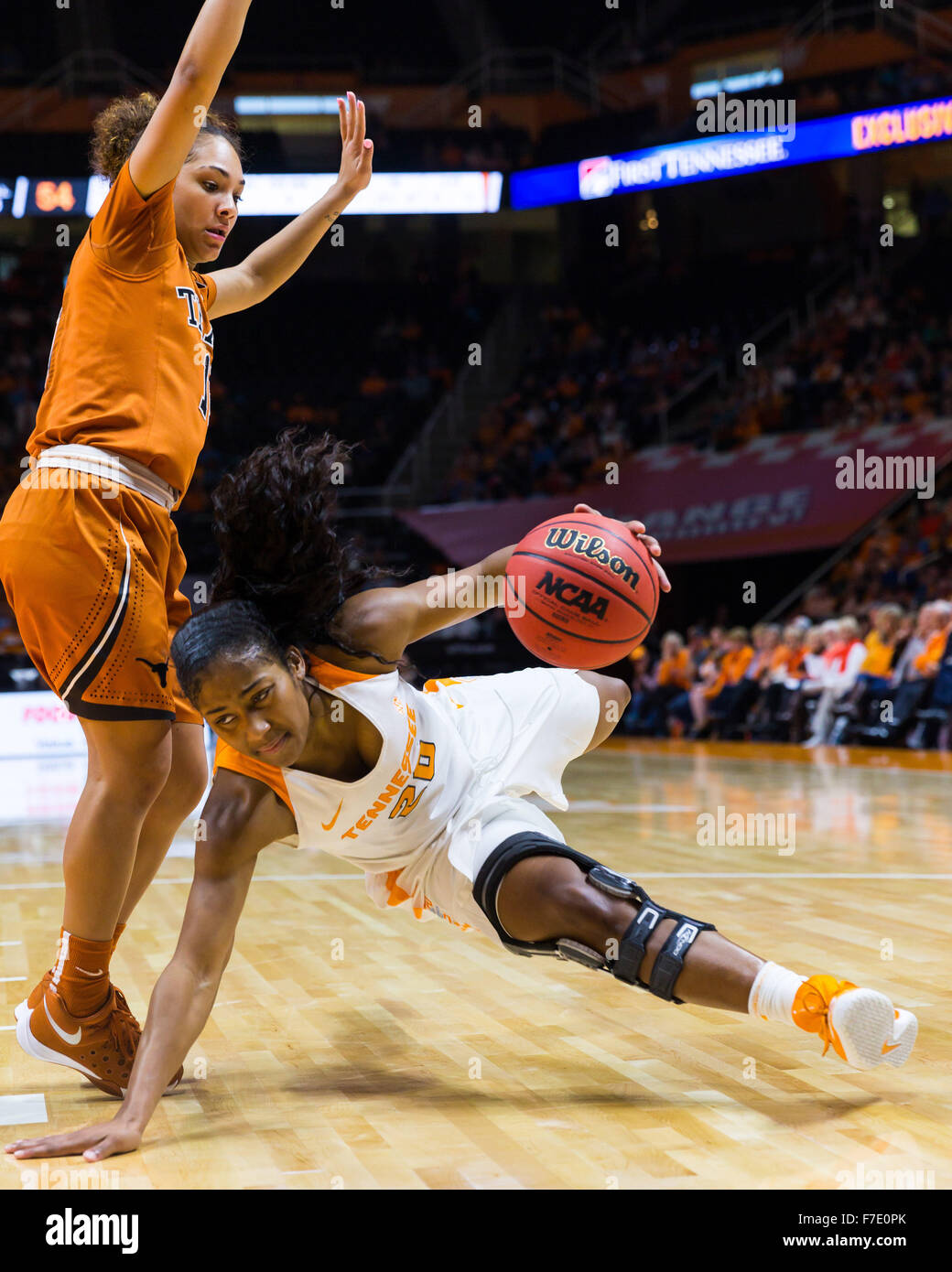 November 29, 2015: Te'a Cooper #20 of the Tennessee Lady Volunteers ...