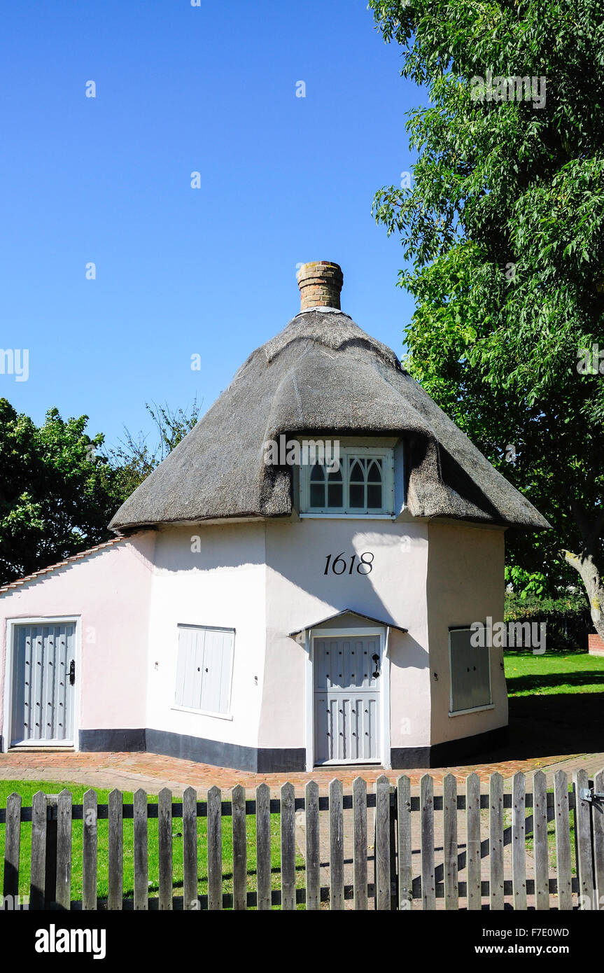 17th Century Dutch Cottage Museum, Northwick Road, Canvey Island, Essex ...