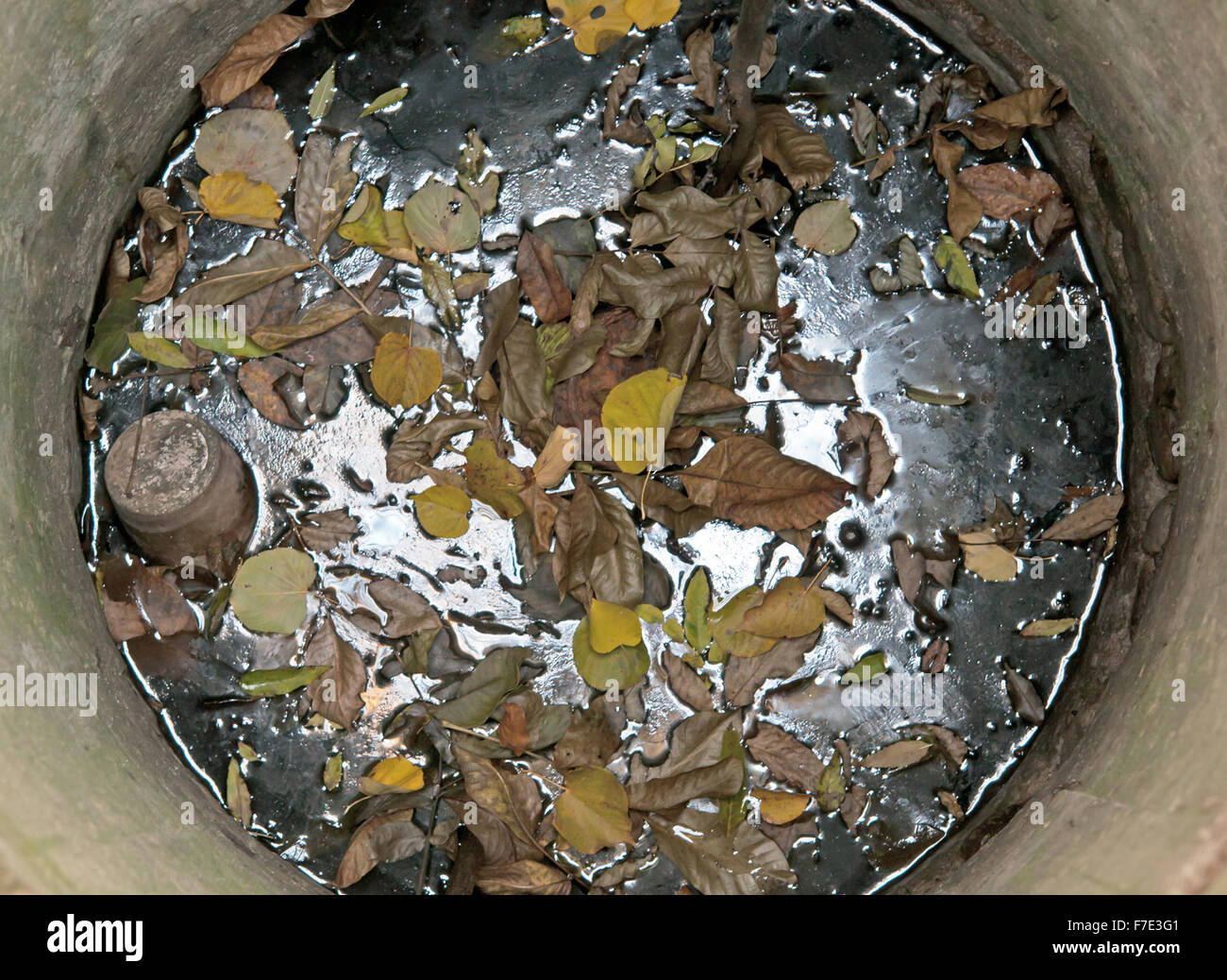 A stone water well Stock Photo - Alamy