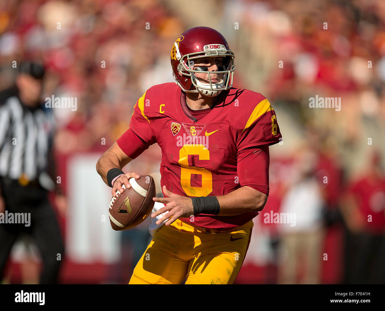 Los Angeles, CA, USA. 28th Nov, 2015. USC quarterback (6) Cody Kessler ...