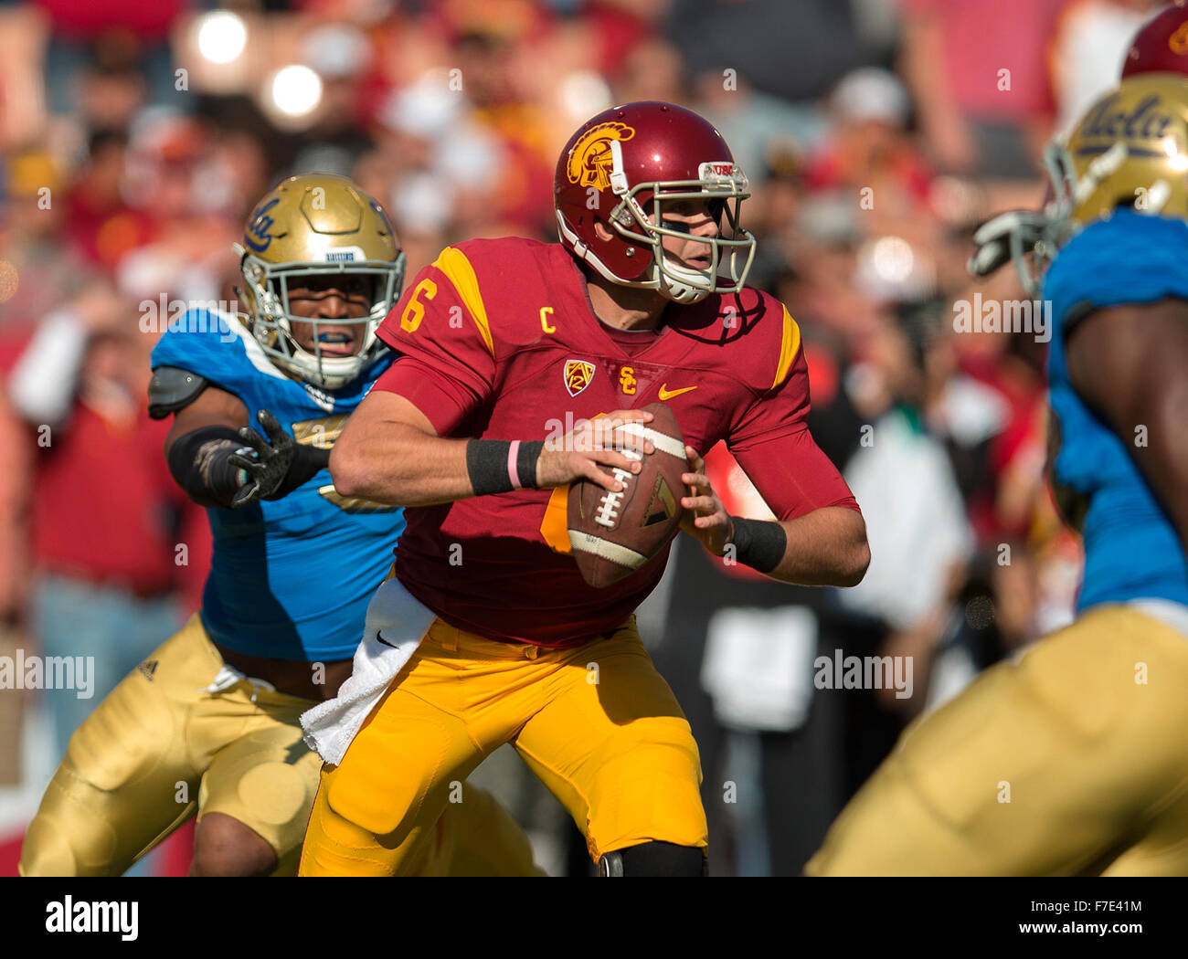 Los Angeles, CA, USA. 28th Nov, 2015. USC quarterback (6) Cody Kessler ...