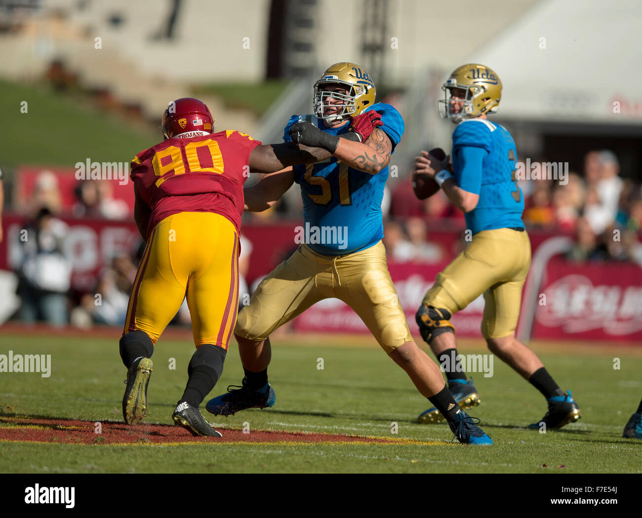 Los Angeles, CA, USA. 28th Nov, 2015. UCLA Bruins offensive lineman (51 ...
