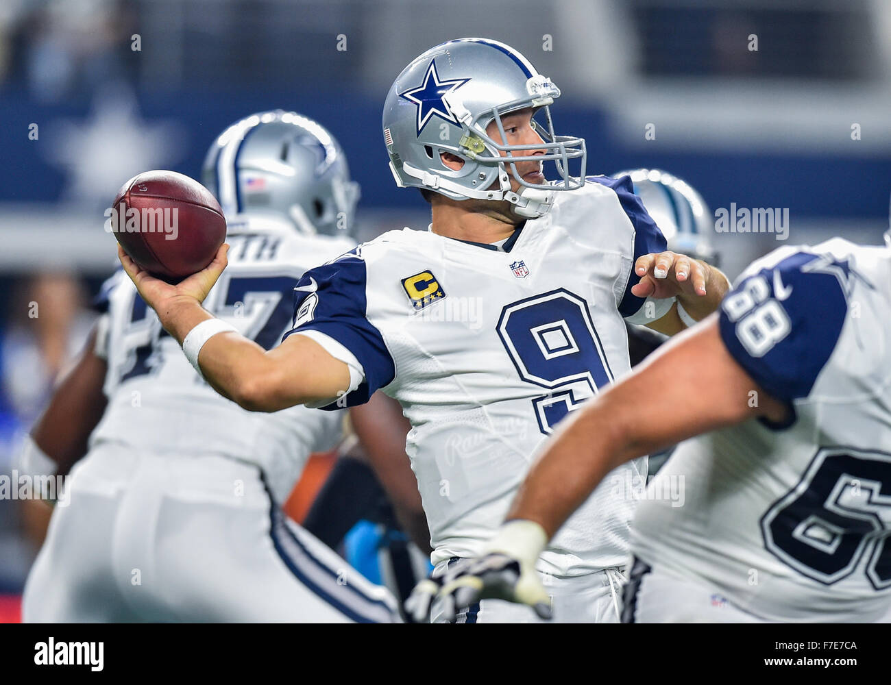 November 26th, 2015:.Dallas Cowboys quarterback Tony Romo (9) looks ...