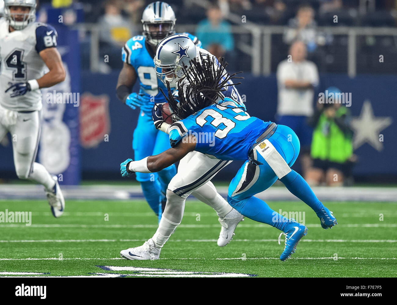 November 26th, 2015:.Dallas Cowboys tight end Jason Witten (82) catches ...