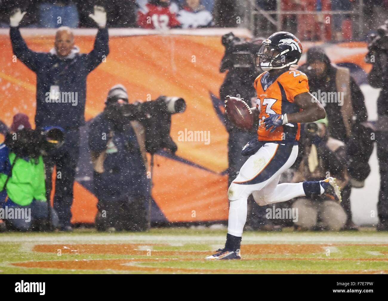 Denver, Colorado, USA. 29th Nov, 2015. Broncos RB RONNIE HILLMAN runs ...