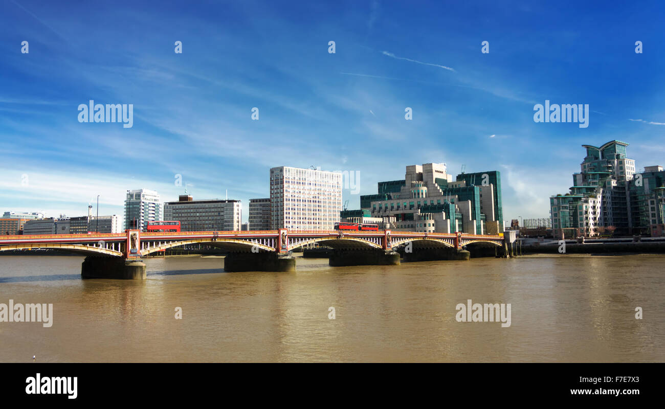 London vauxhall bridge hi-res stock photography and images - Alamy