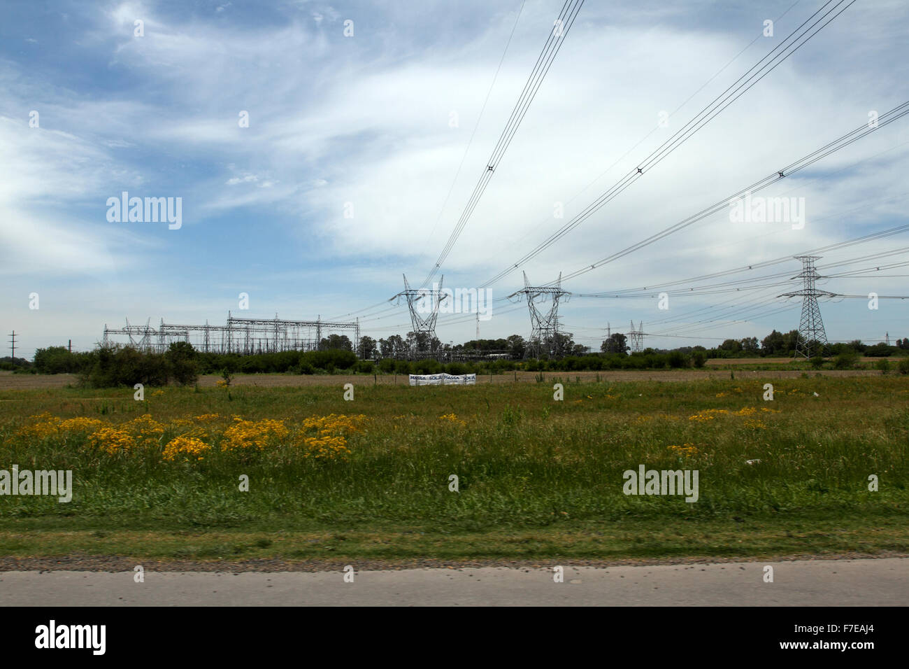 Electricity pylons america hi-res stock photography and images - Alamy