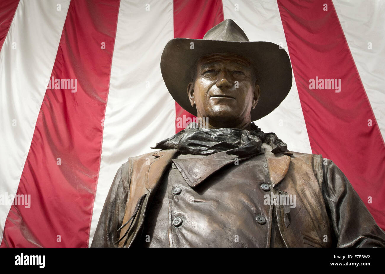 John wayne statue airport hi-res stock photography and images - Alamy