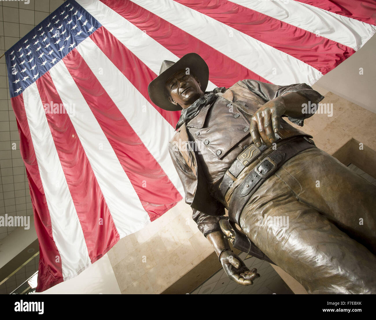 John wayne statue airport hi-res stock photography and images - Alamy