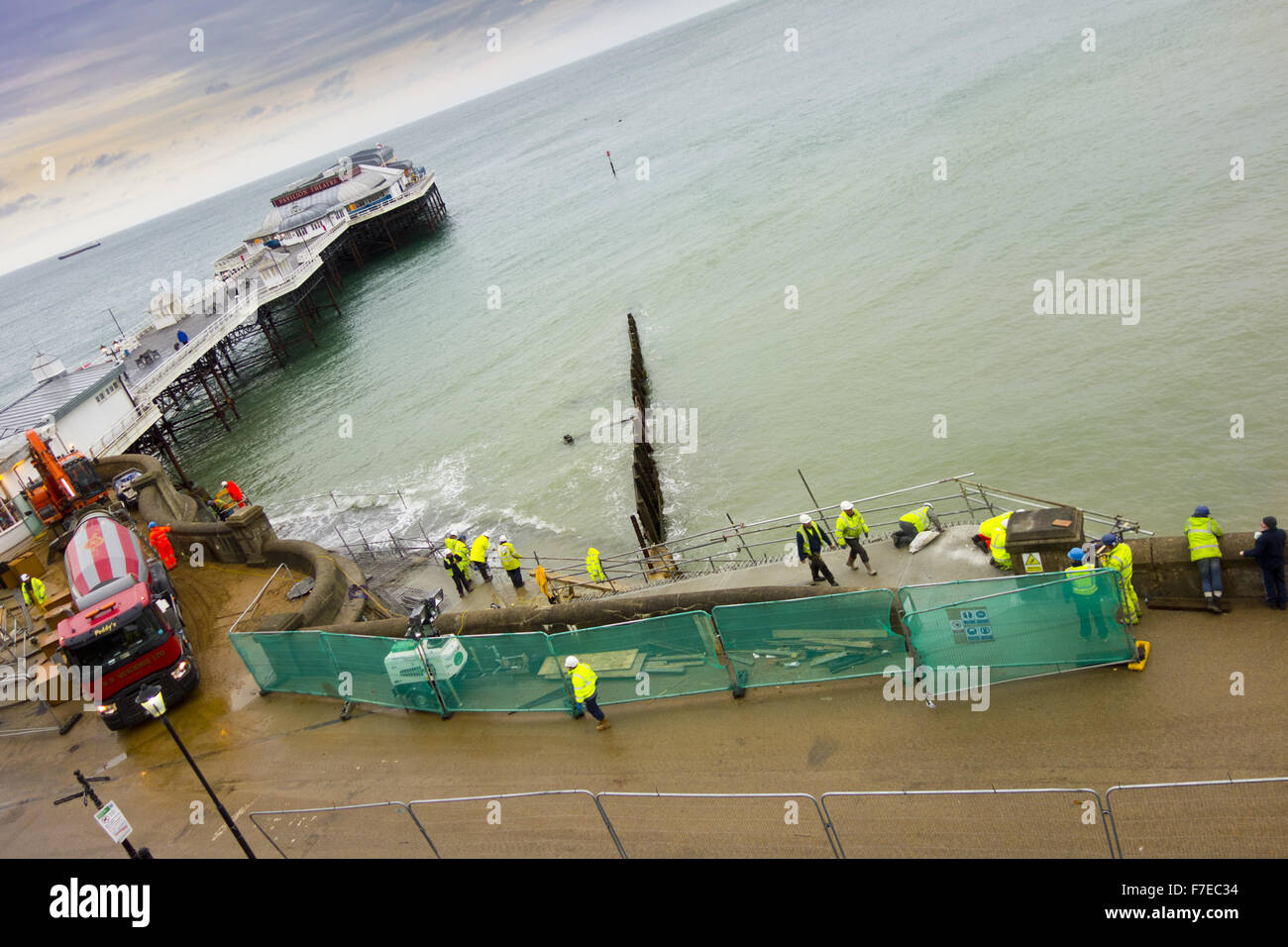 Working at sea hi-res stock photography and images - Alamy
