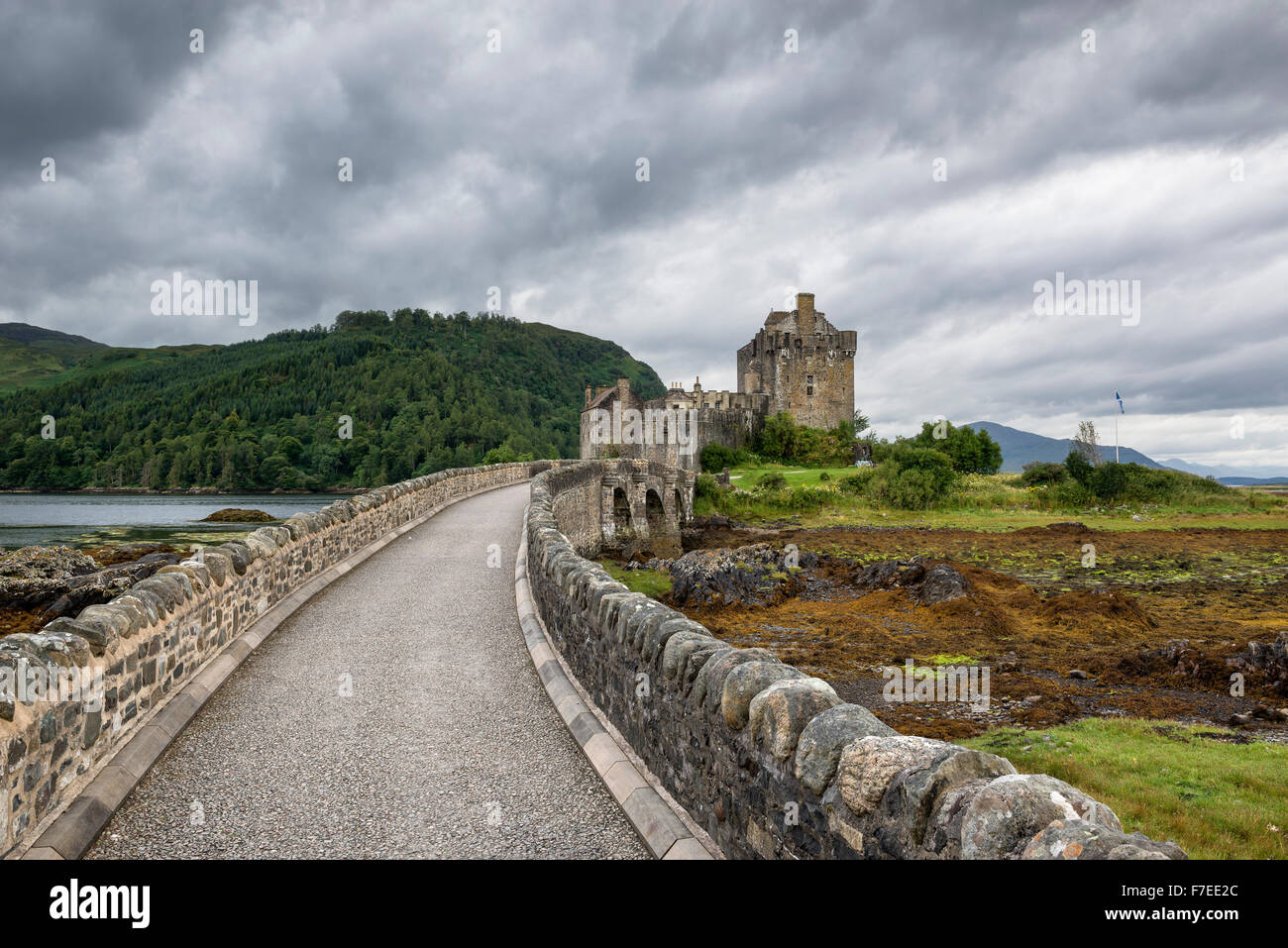 Eilean Donan Castle at Loch Duich, Dornie, Scottish Highlands, Scotland ...