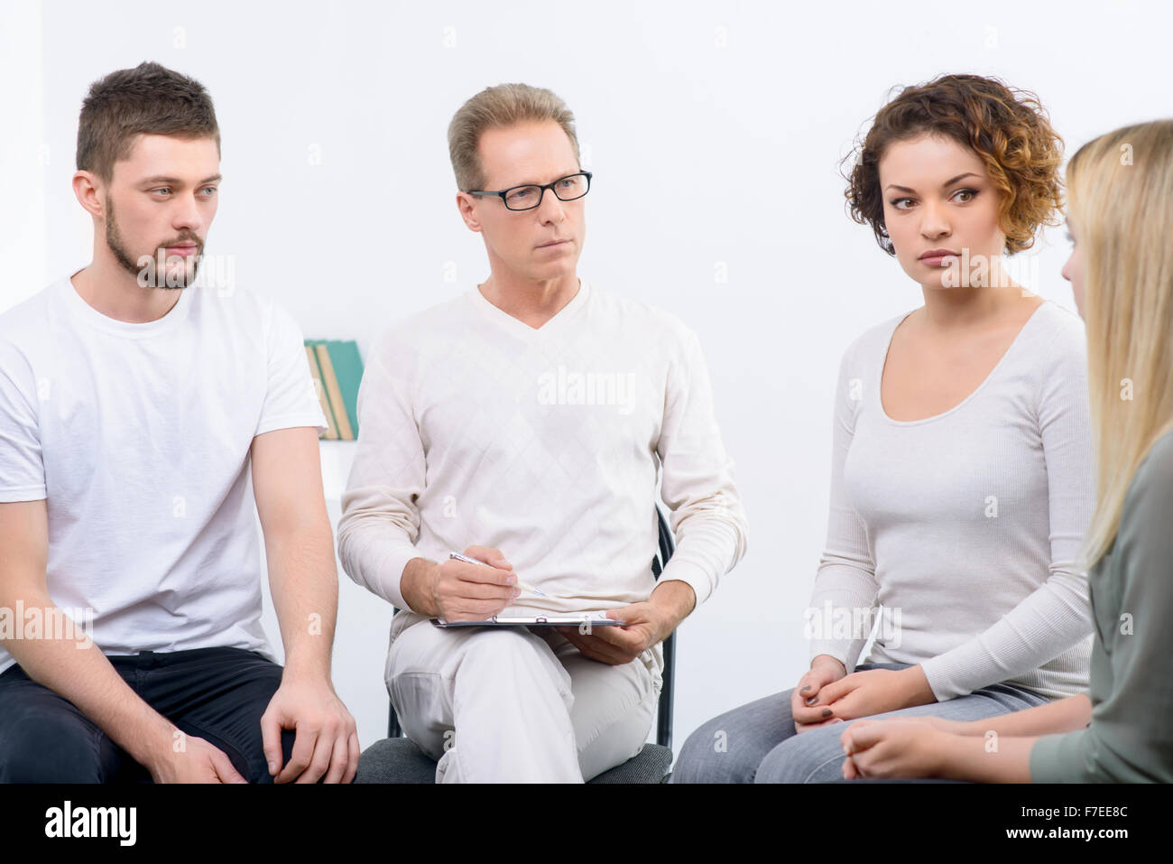 Psychologist working with group of people Stock Photo - Alamy