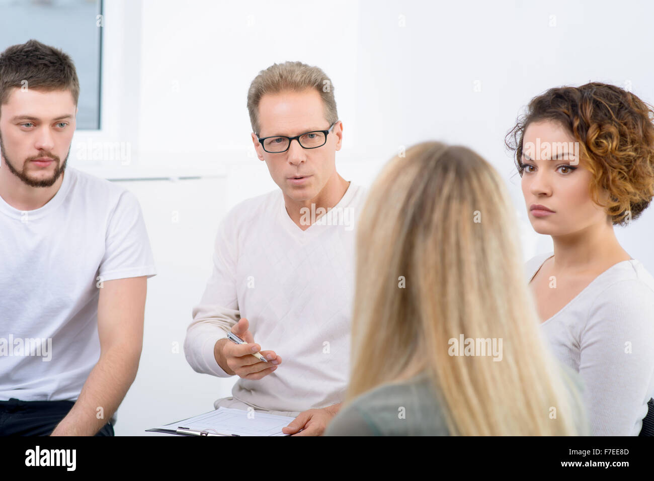 Psychologist working with group of people Stock Photo - Alamy