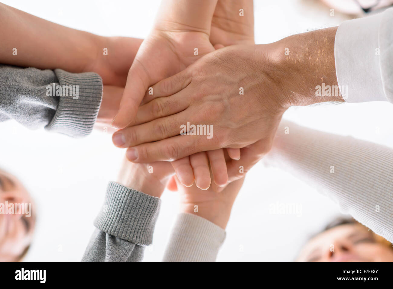 Psychologist working with group of people Stock Photo - Alamy