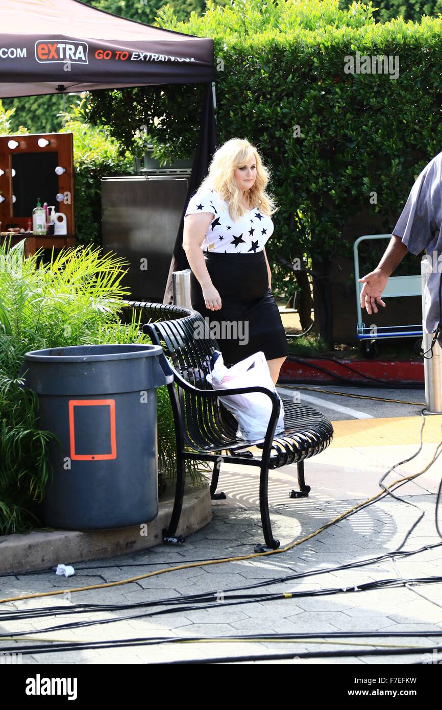 Rebel Wilson is on the set of Extra! at Universal Studios Hollywood ...