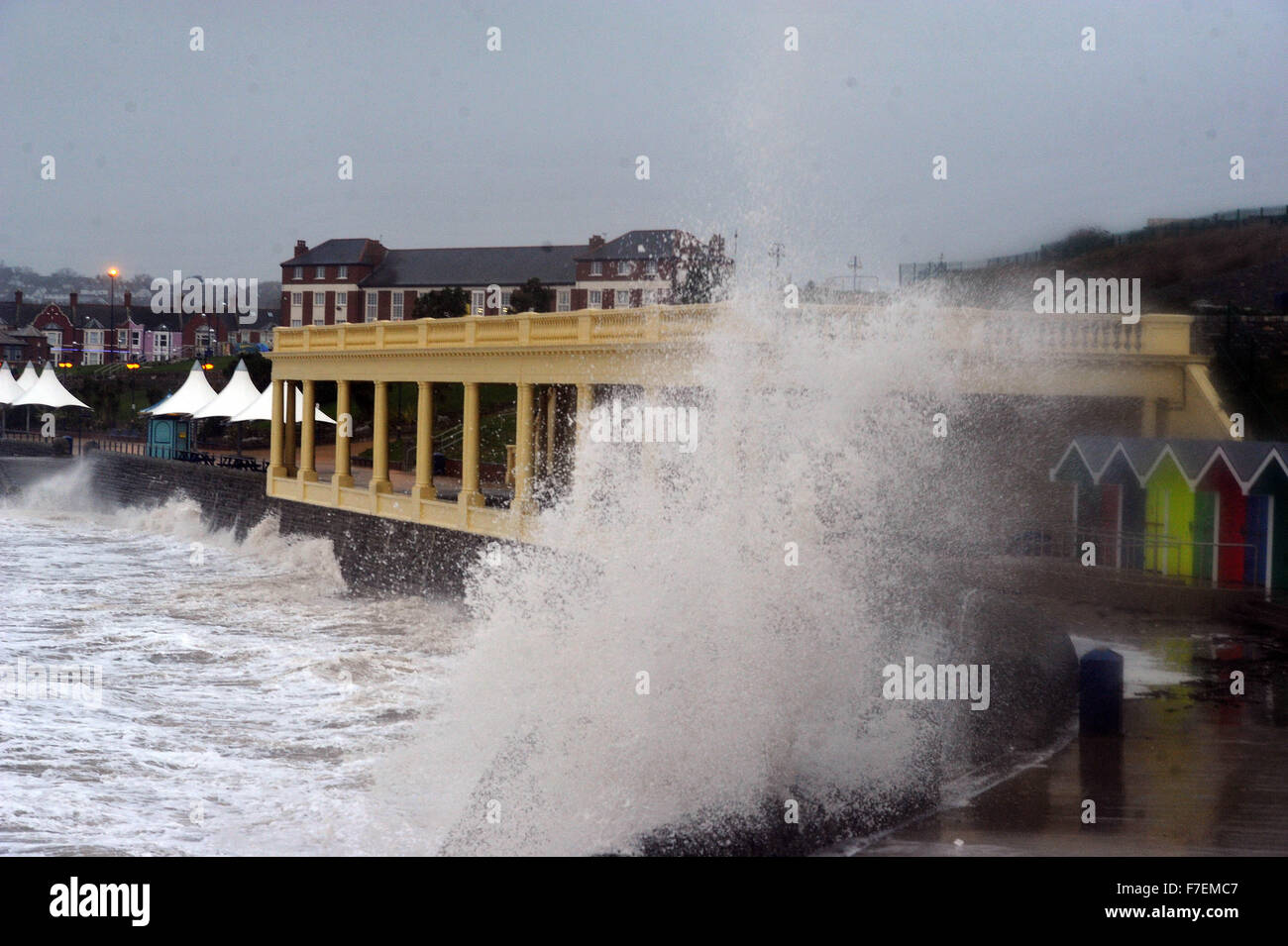 High winds hit the coast at Whitmore Bay, Barry Island in the Vale of ...