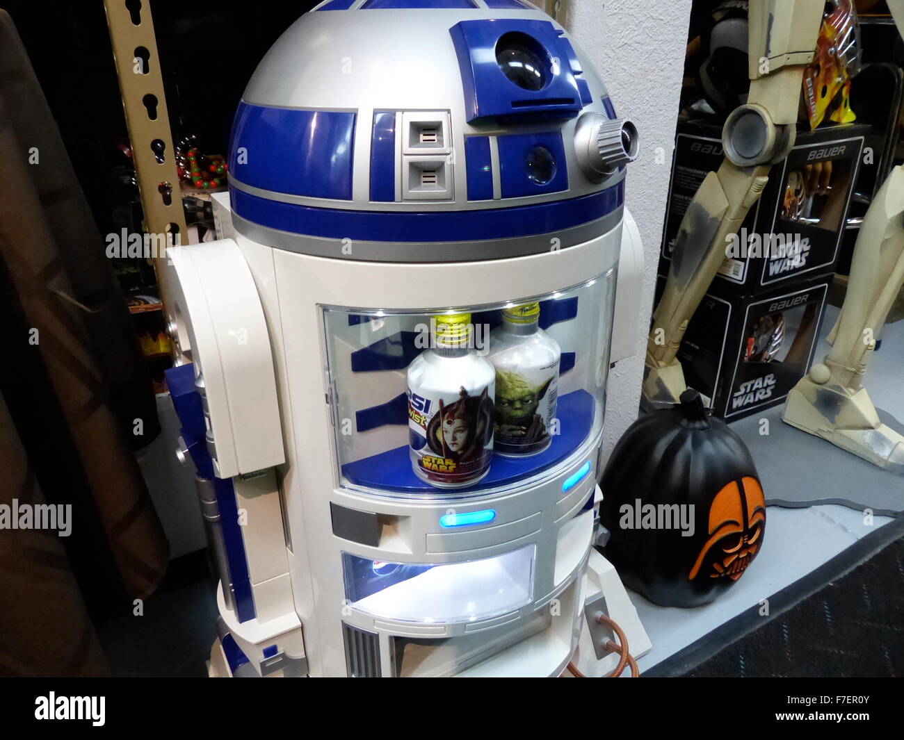 R2 d2 empire hi-res stock photography and images - Alamy