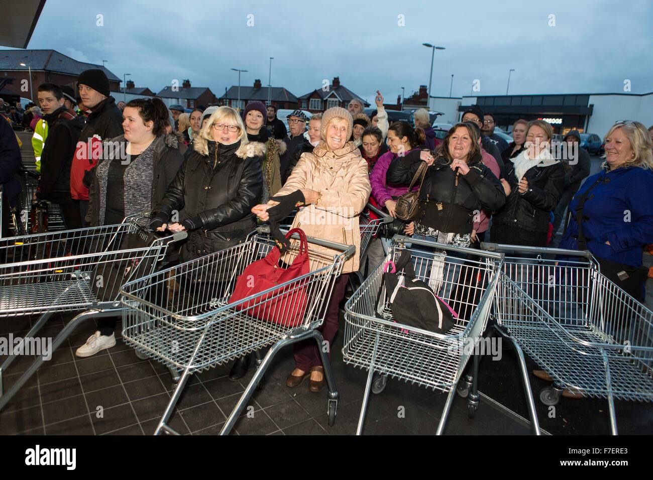 Supermarket Queue Stock Photos & Supermarket Queue Stock Images - Alamy