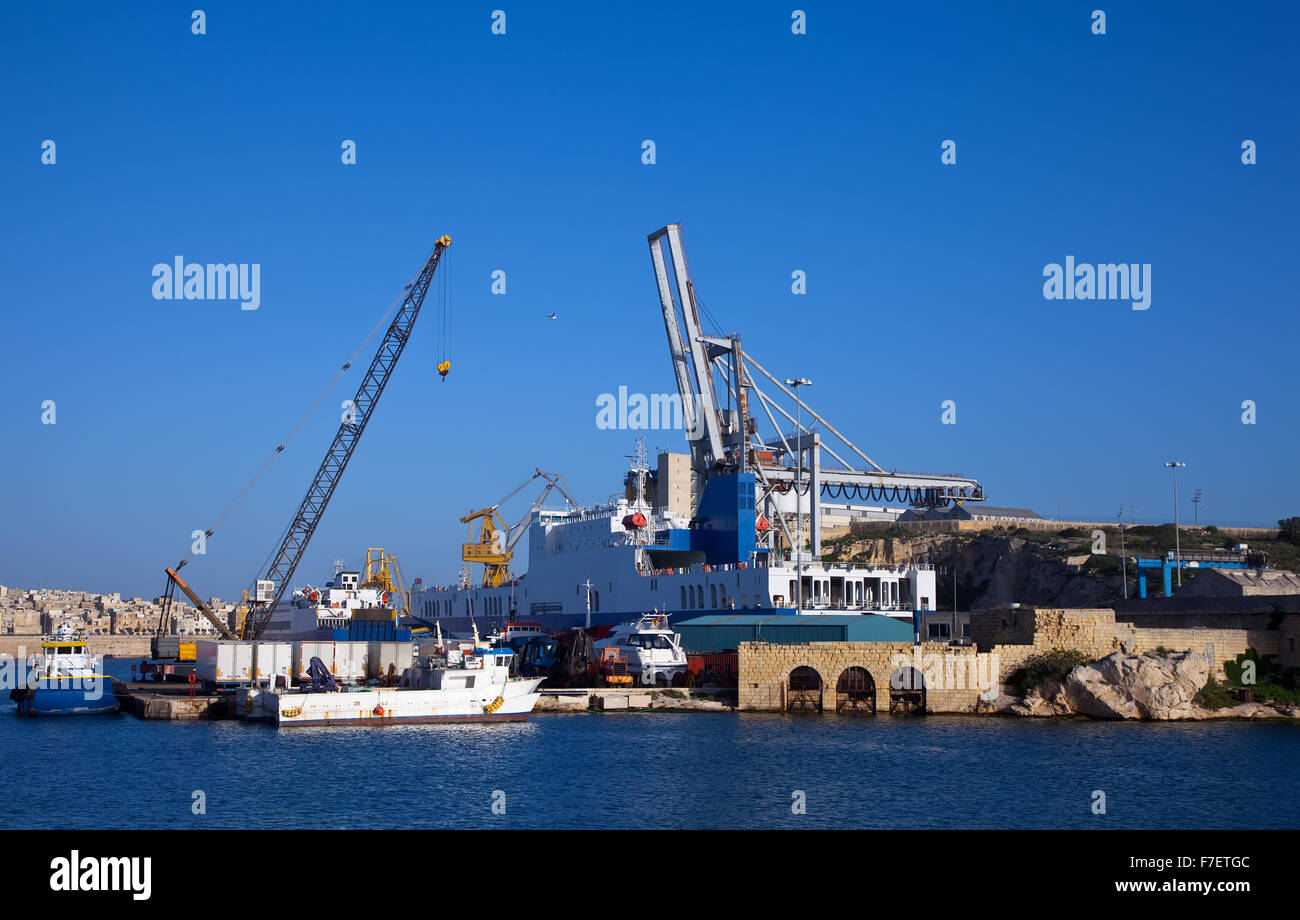 Ship in dry dock at Grand harbour (Valletta, Malta Stock Photo - Alamy