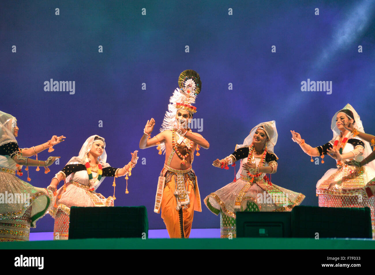 Dance audiences hi-res stock photography and images - Alamy