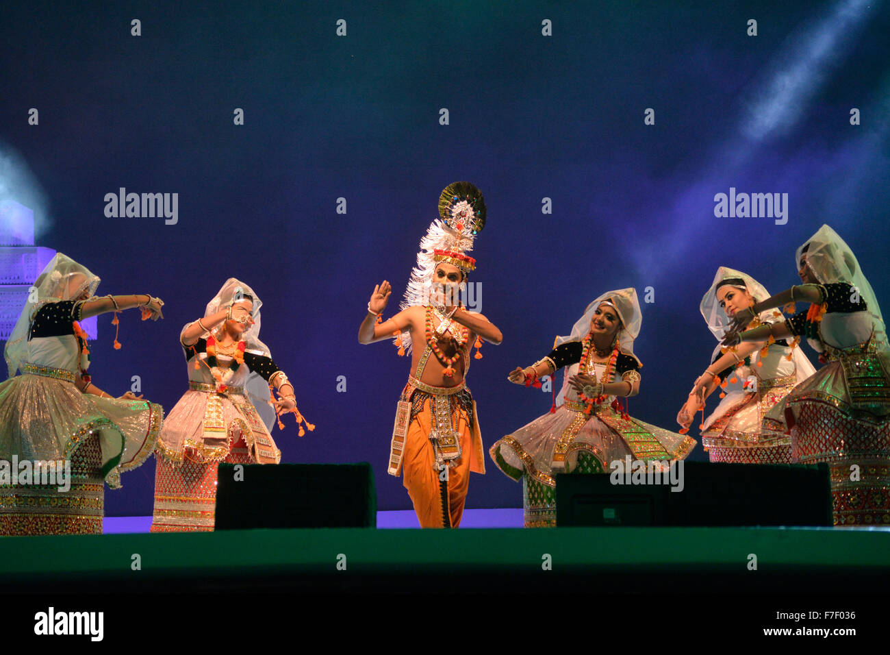 Dhaka, Bangladesh. 29th November, 2015. Bangladeshi artists performs ...