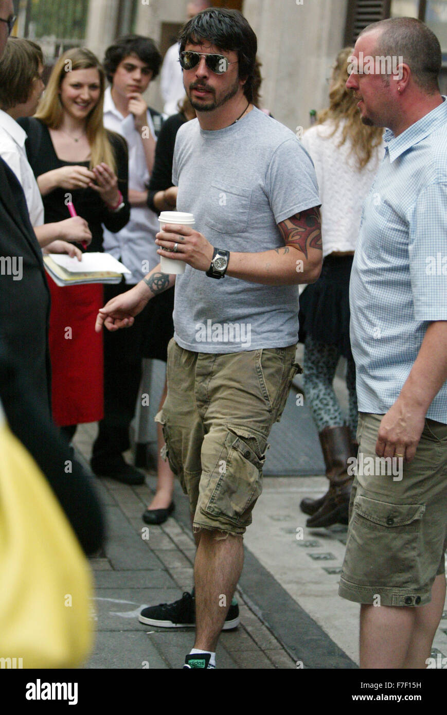 Dave Grohl with fans London 6/2006 (credit image©Jack Ludlam Stock ...