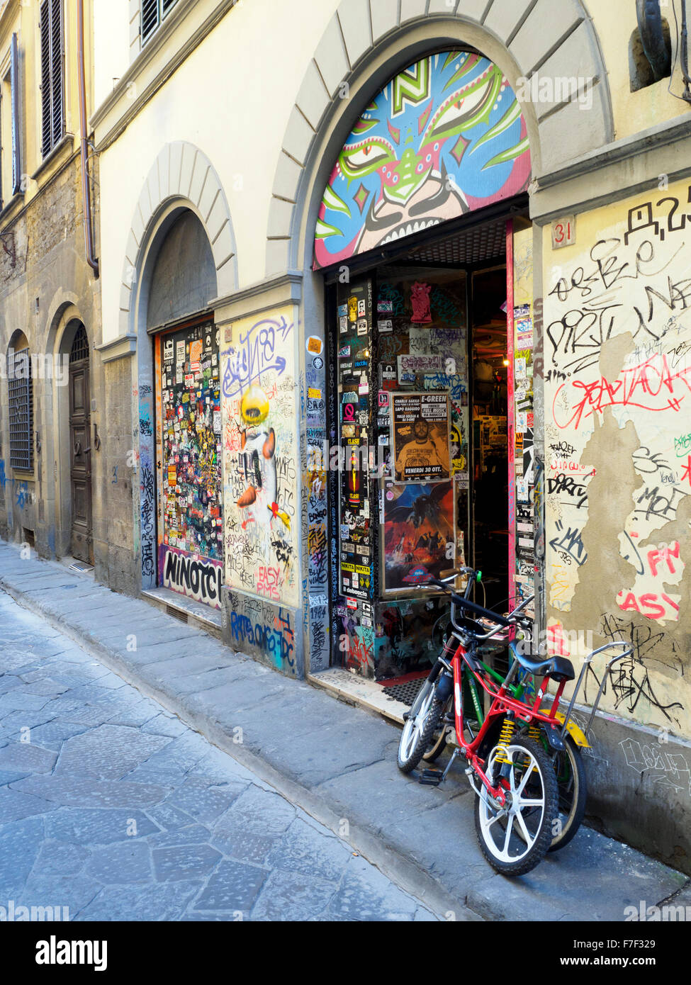 Via dei Pandolfini street view - Florence, Italy Stock Photo - Alamy