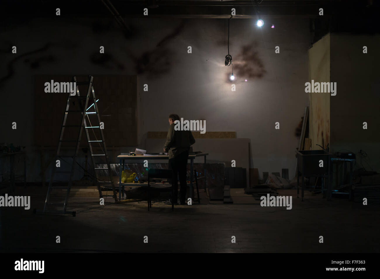 Lone working hi-res stock photography and images - Alamy