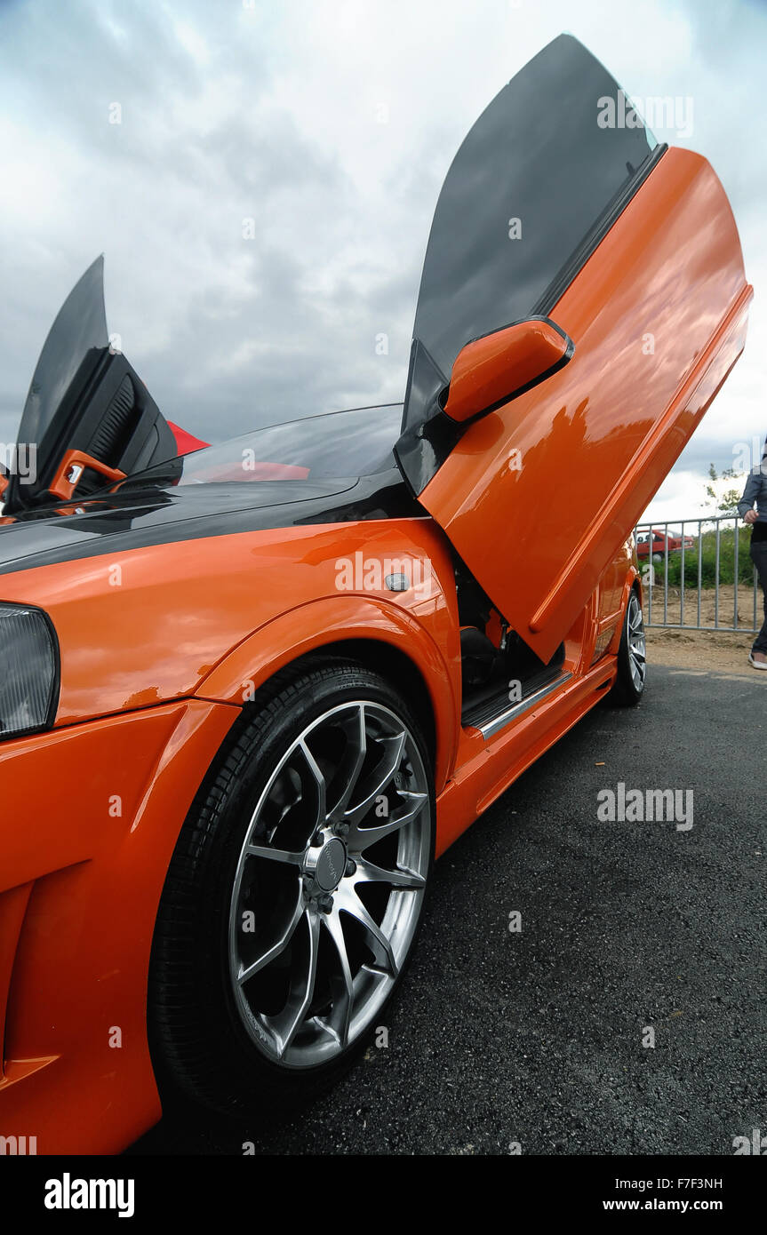 racing sport car wheel Stock Photo - Alamy
