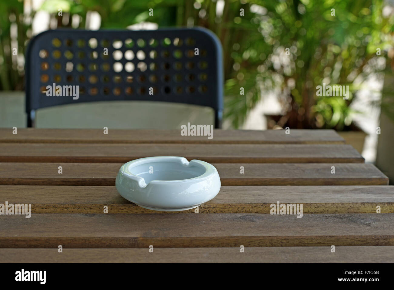 empty white ashtray on a wooden table Stock Photo - Alamy