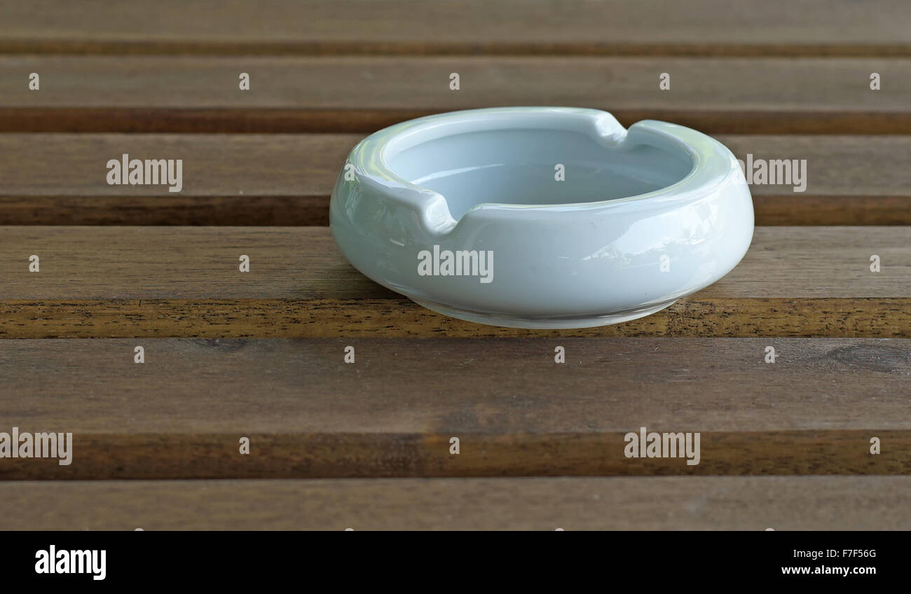 empty white ashtray on a wooden table Stock Photo - Alamy