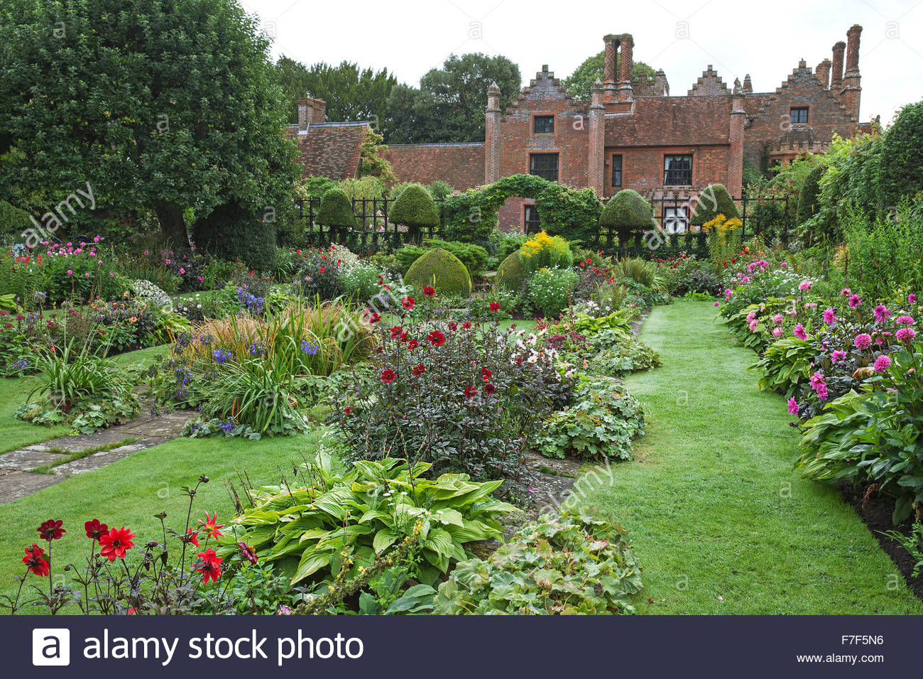 Title English Manor Garden