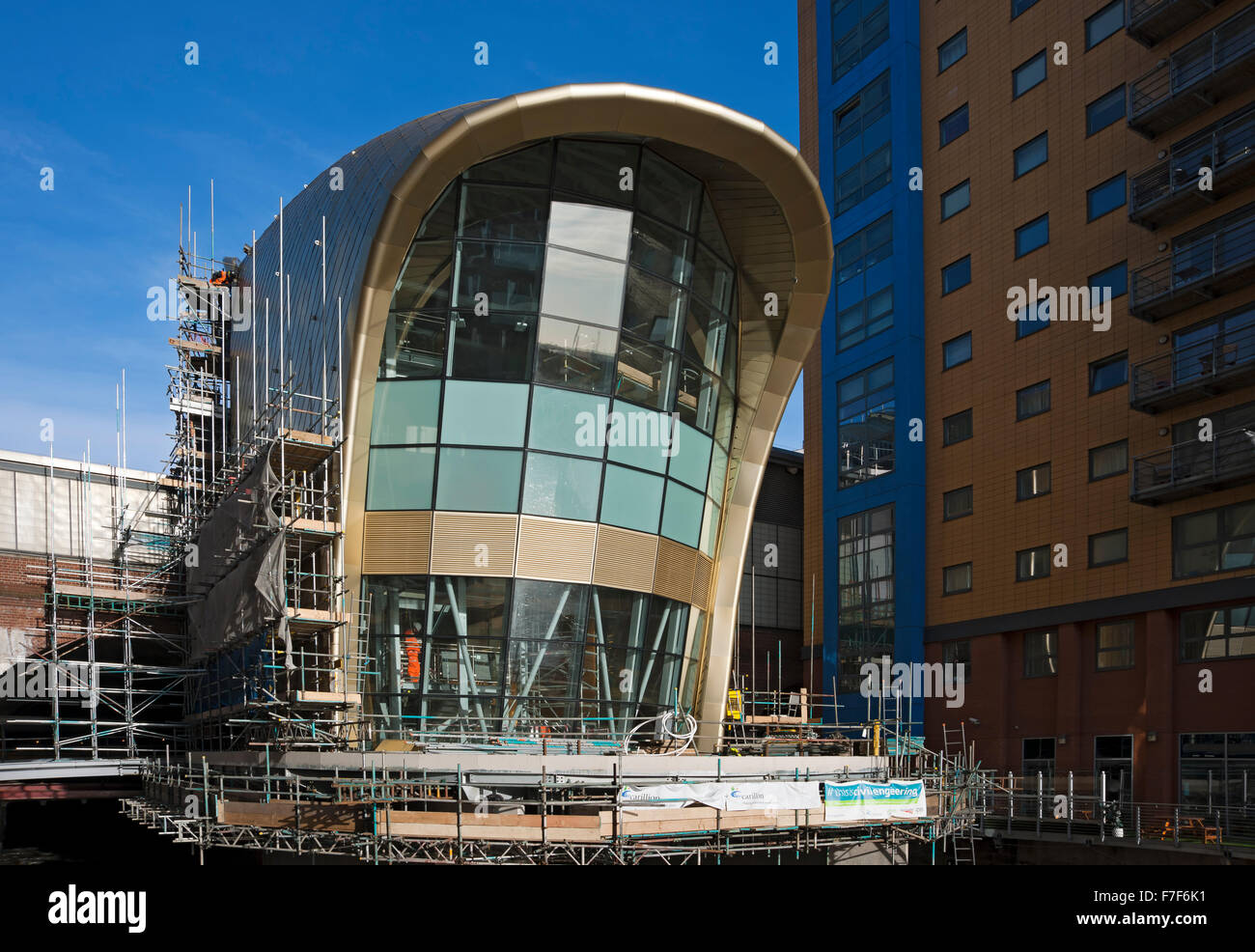 Leeds Railway Station And City Centre High Resolution Stock Photography ...