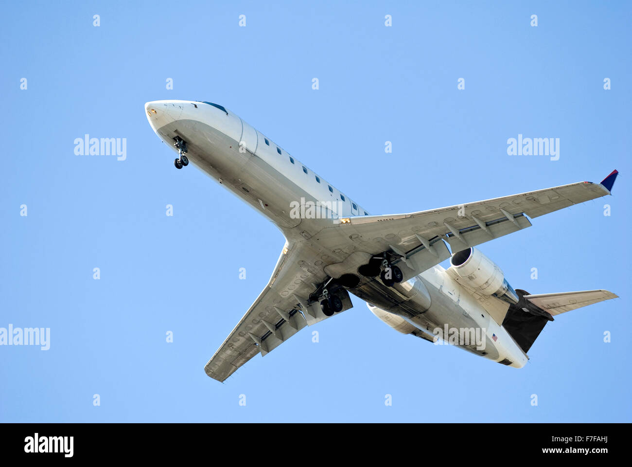 Airplane approaching landing commercial airliner hi-res stock ...