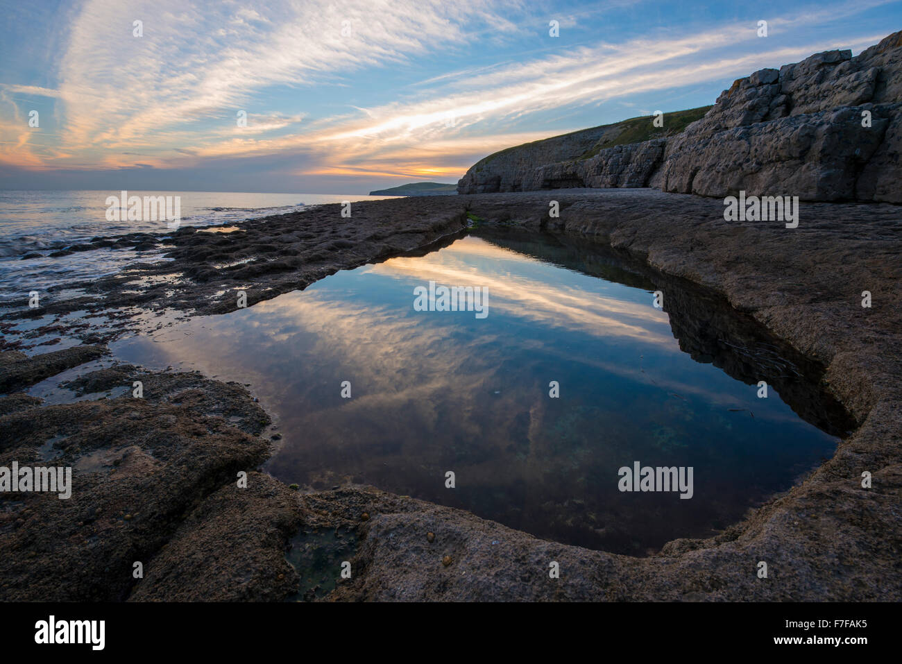 Rock ledge sea hi-res stock photography and images - Alamy