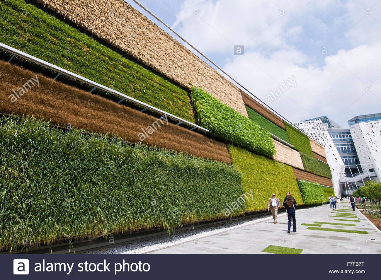 Milan Vertical Garden Stock Photos & Milan Vertical Garden Stock Images ...