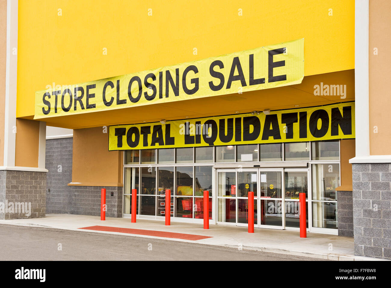 Bankrupt Retail Store Stock Photo - Alamy