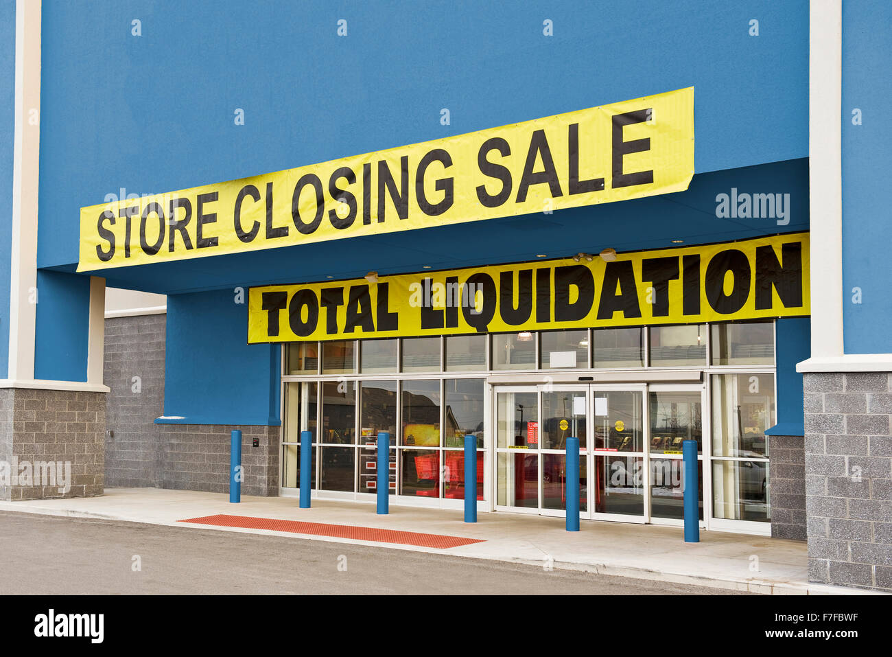 Bankrupt Blue Retail Store Stock Photo - Alamy