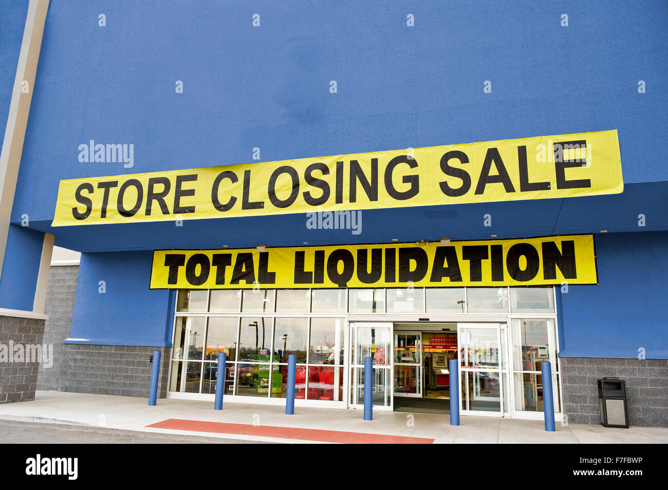 Bankruptcy Liquidation Sale Stock Photo - Alamy